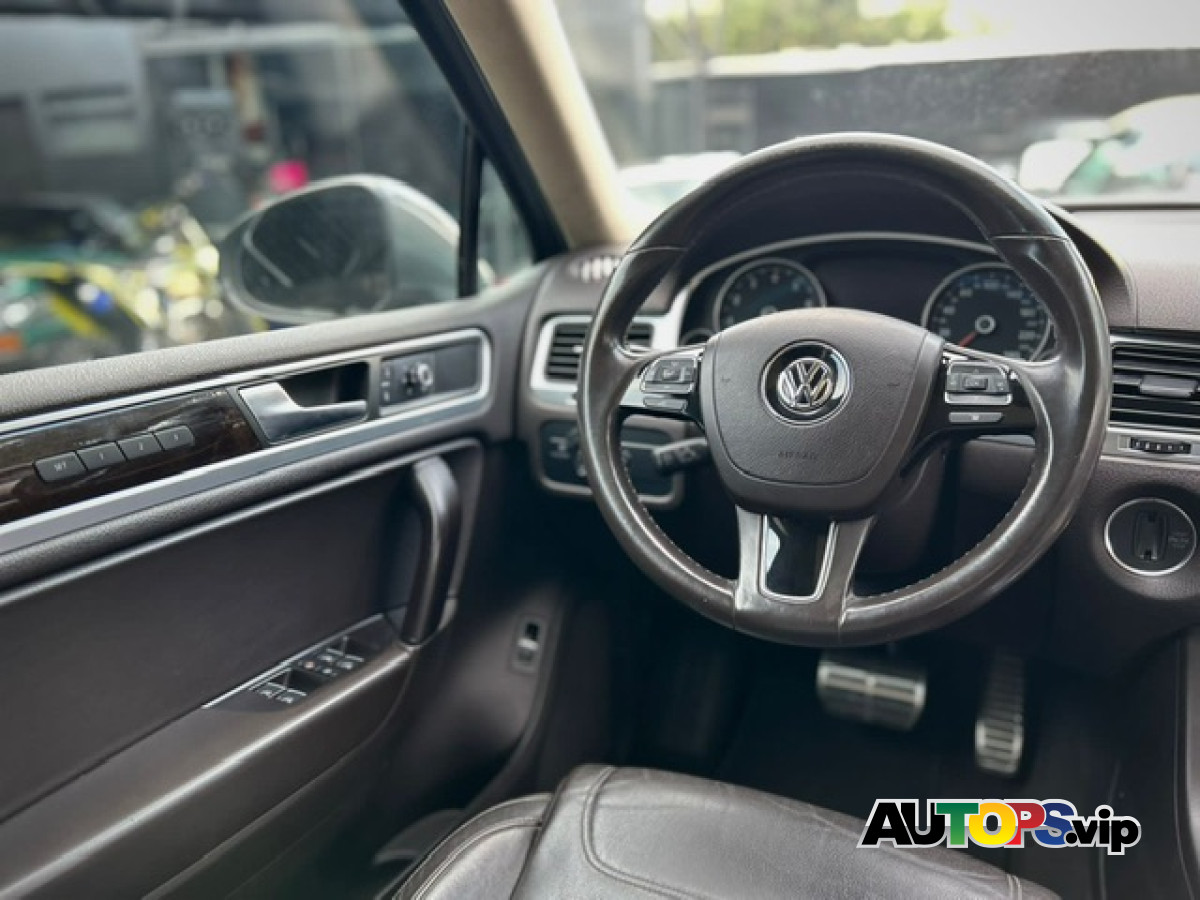 Autops | VW - Tuareg - Triptonic. Bi Xenon. 4x4.